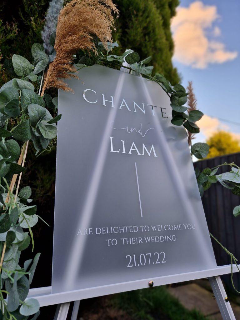 FROSTED WELCOME SIGNS